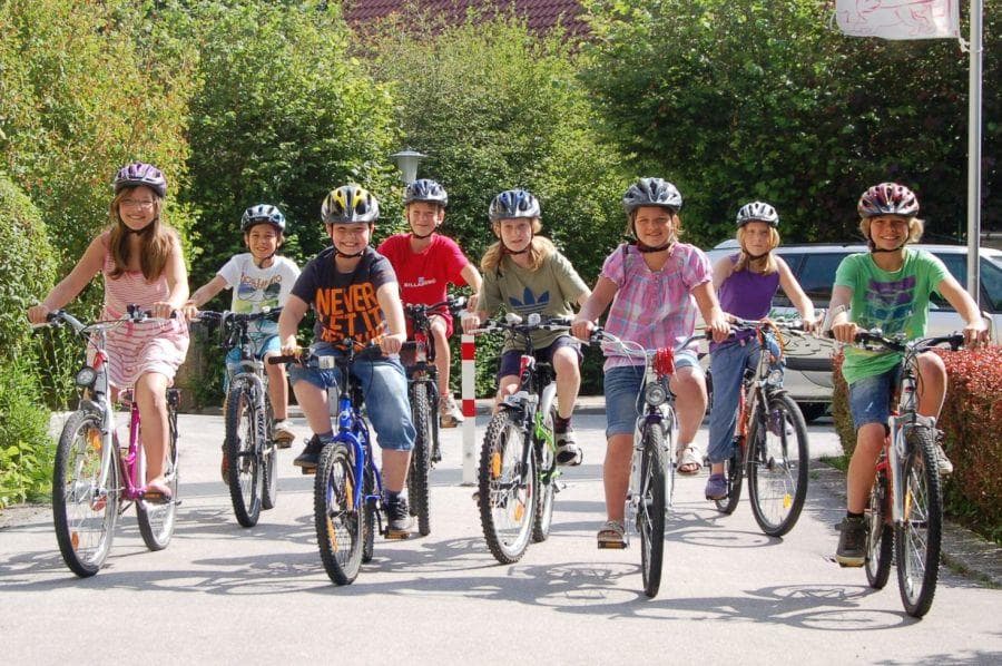 Mit Kindern Radfahren für Eltern und in der Schule